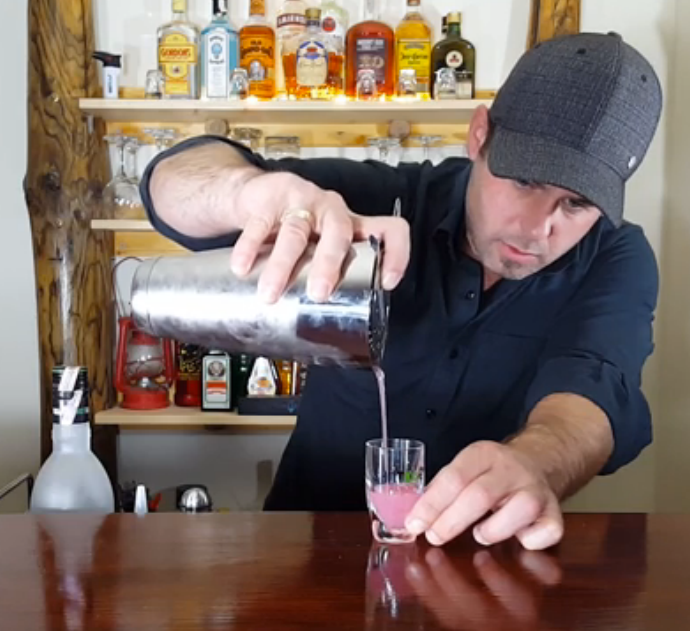 How To Become A Bartender With No Experience with No Experience | BarsandBartending.com