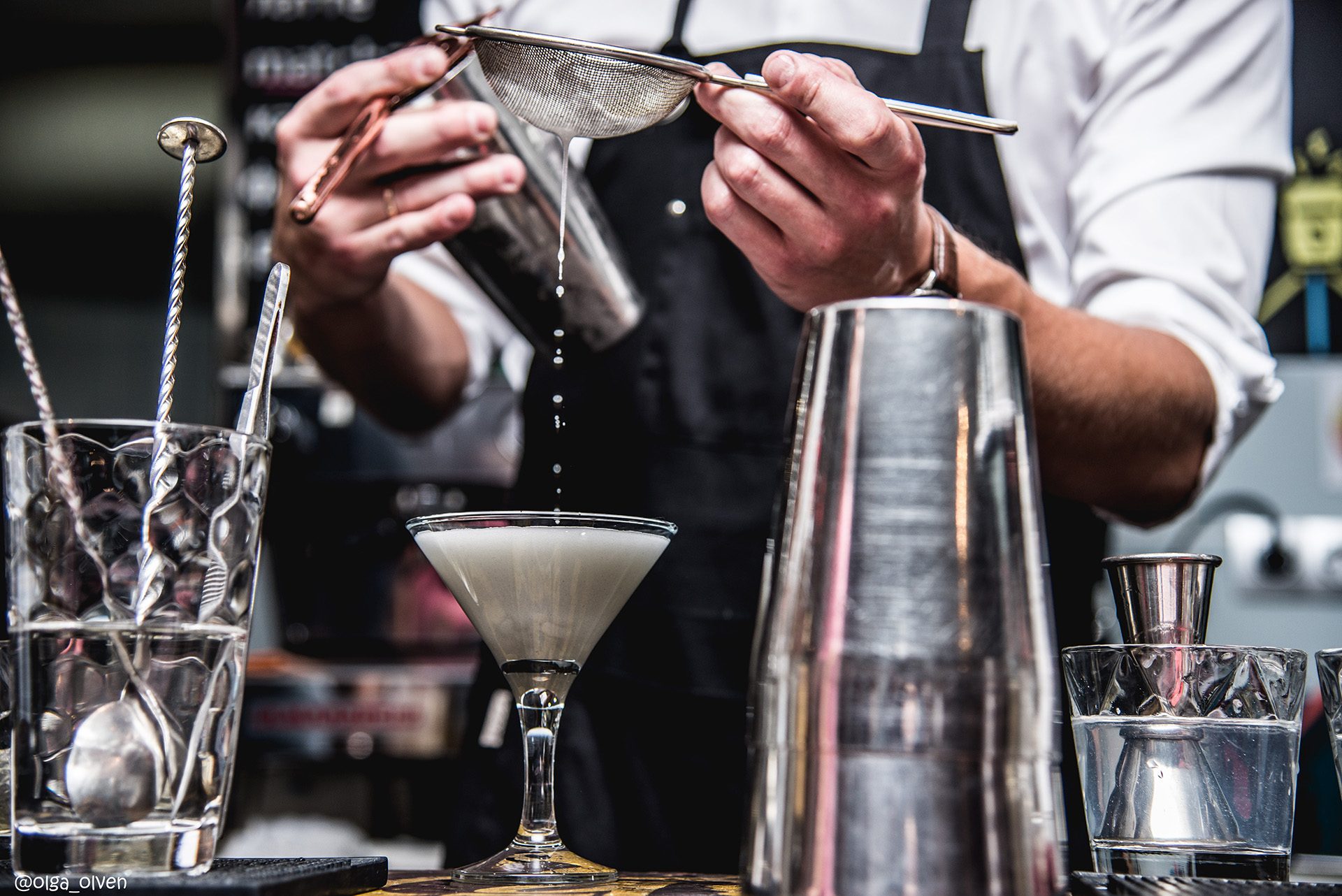 Bartending Tutorials & Training, Bar Tricks, Drink Recipes & More ...